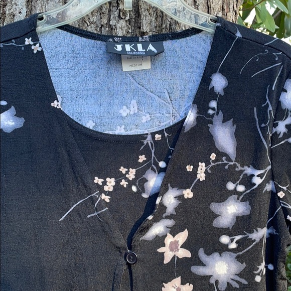 JKLA California | Tops | Jkla California Blk Floral Stretch Layer ...